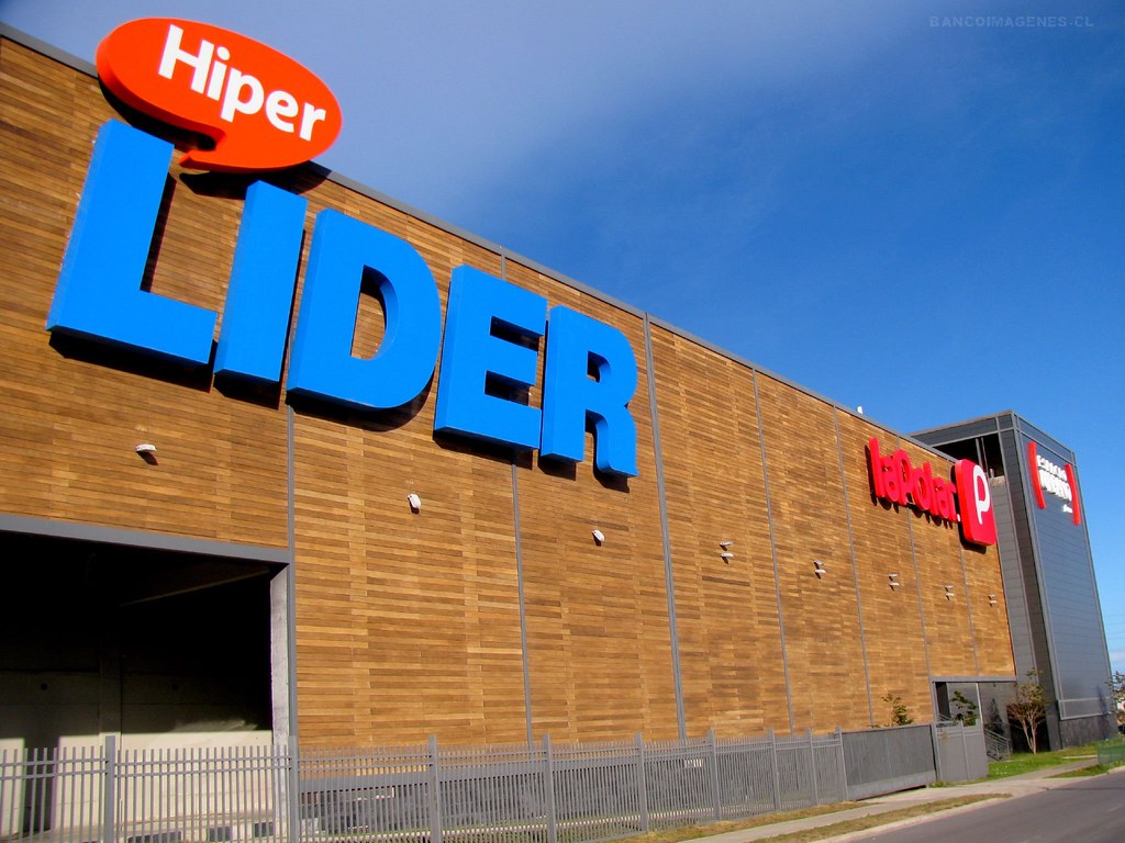 TRABAJADORES DEL HIPERMERCADO LIDER SE ENCUENTRAN MOVILIZADOS AL ...