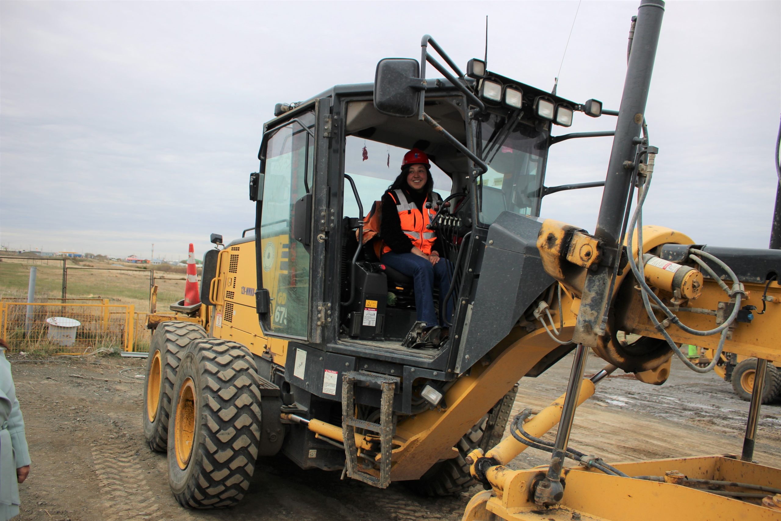 Asume primera mujer como operaria de cuadrilla de la Dirección de ...
